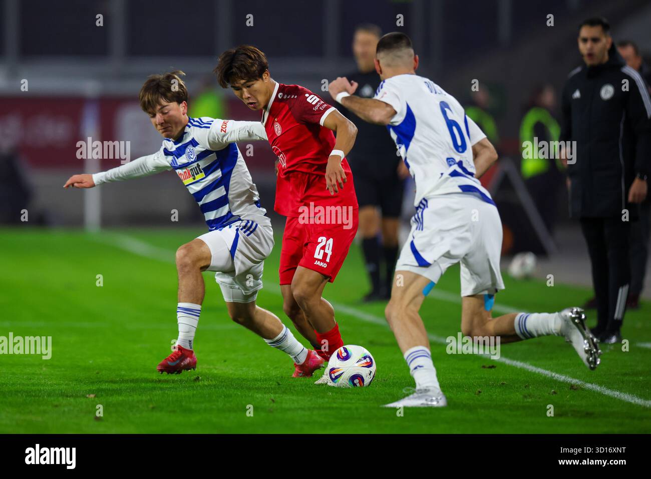 26 October 2025, North Rhine-Westphalia, Duisburg: Soccer: 3rd division ...