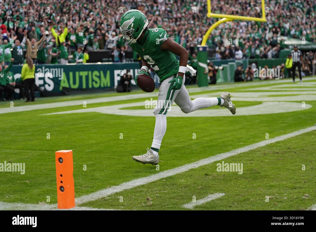 Philadelphia Eagles wide receiver Jahan Dotson (2) scores a touchdown ...