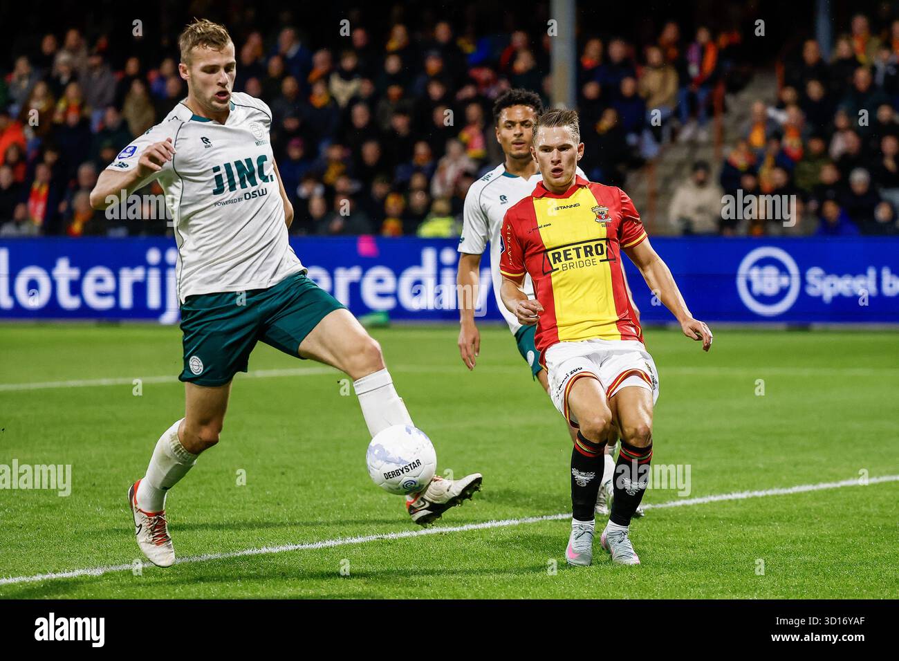 DEVENTER - Rick Meissen of sbv Excelsior, Mathis Suray of Go Ahead ...