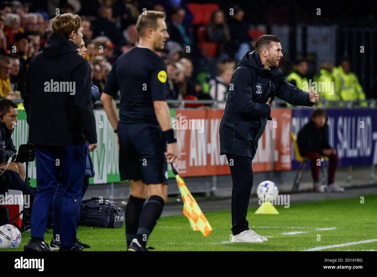 DEVENTER - Go Ahead Eagles coach Melvin Boel during the Dutch ...
