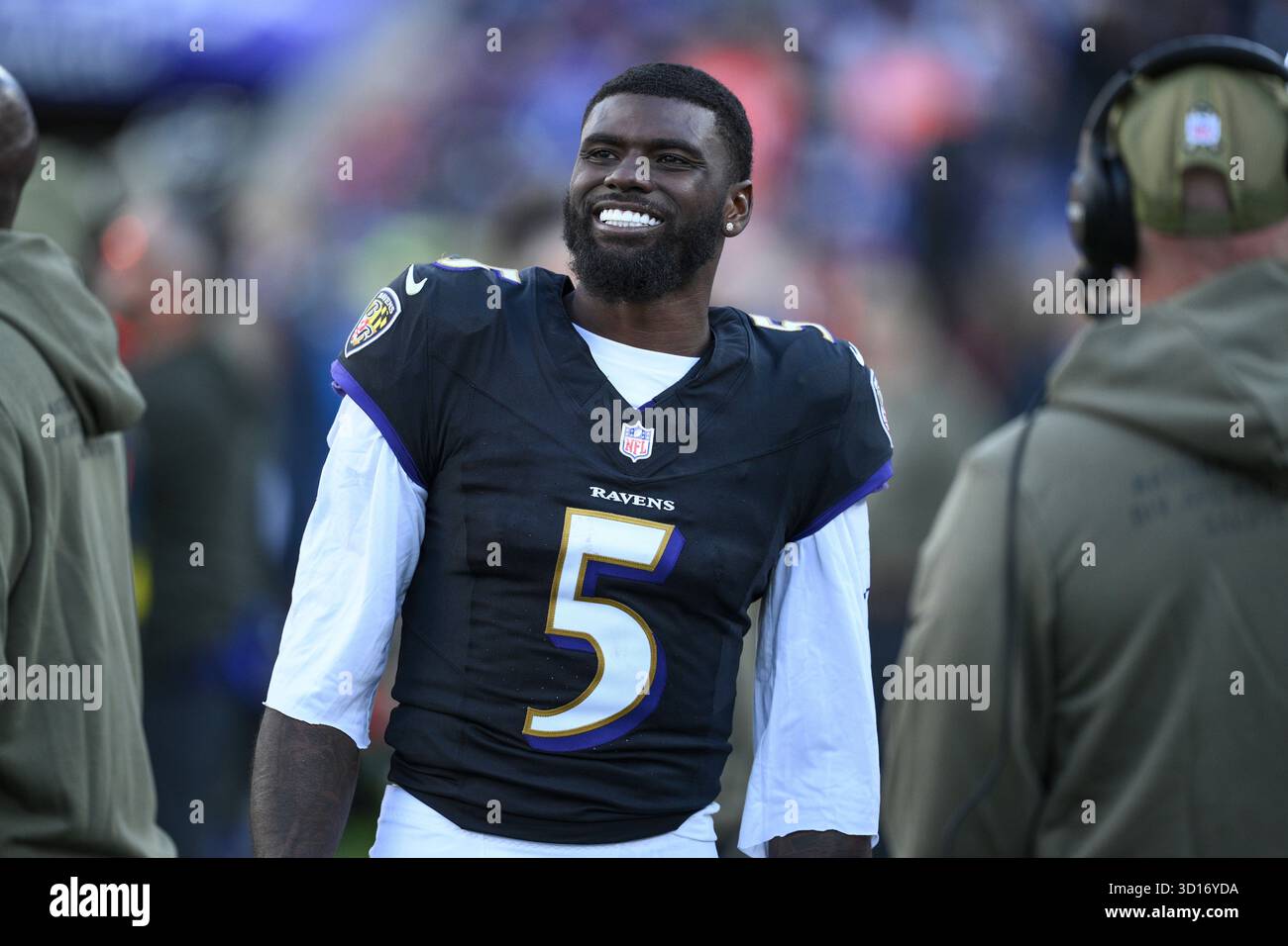 Baltimore Ravens quarterback Tyler Huntley (5) watches the end of an ...