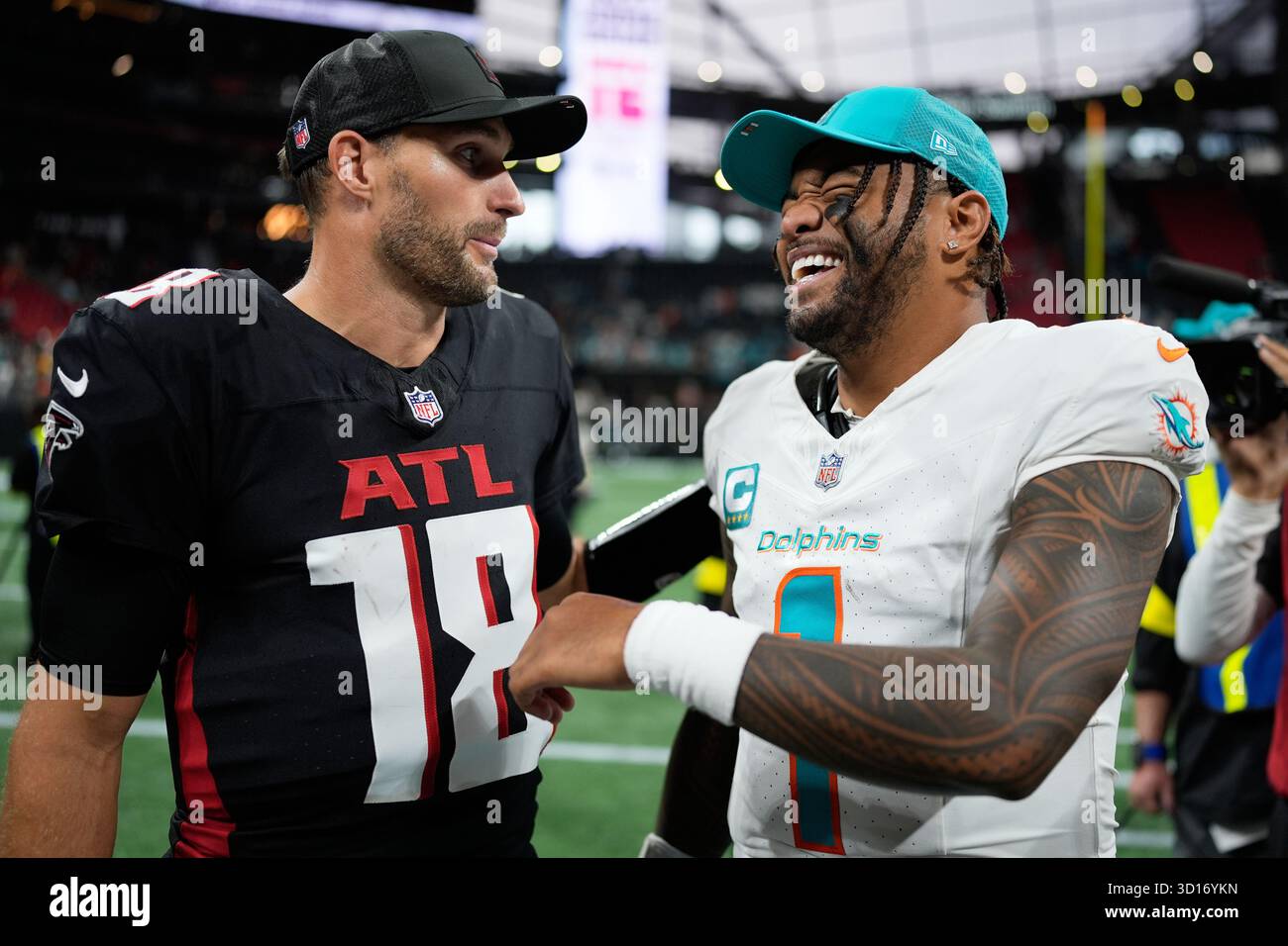 Atlanta Falcons quarterback Kirk Cousins (18) talks with Miami Dolphins ...