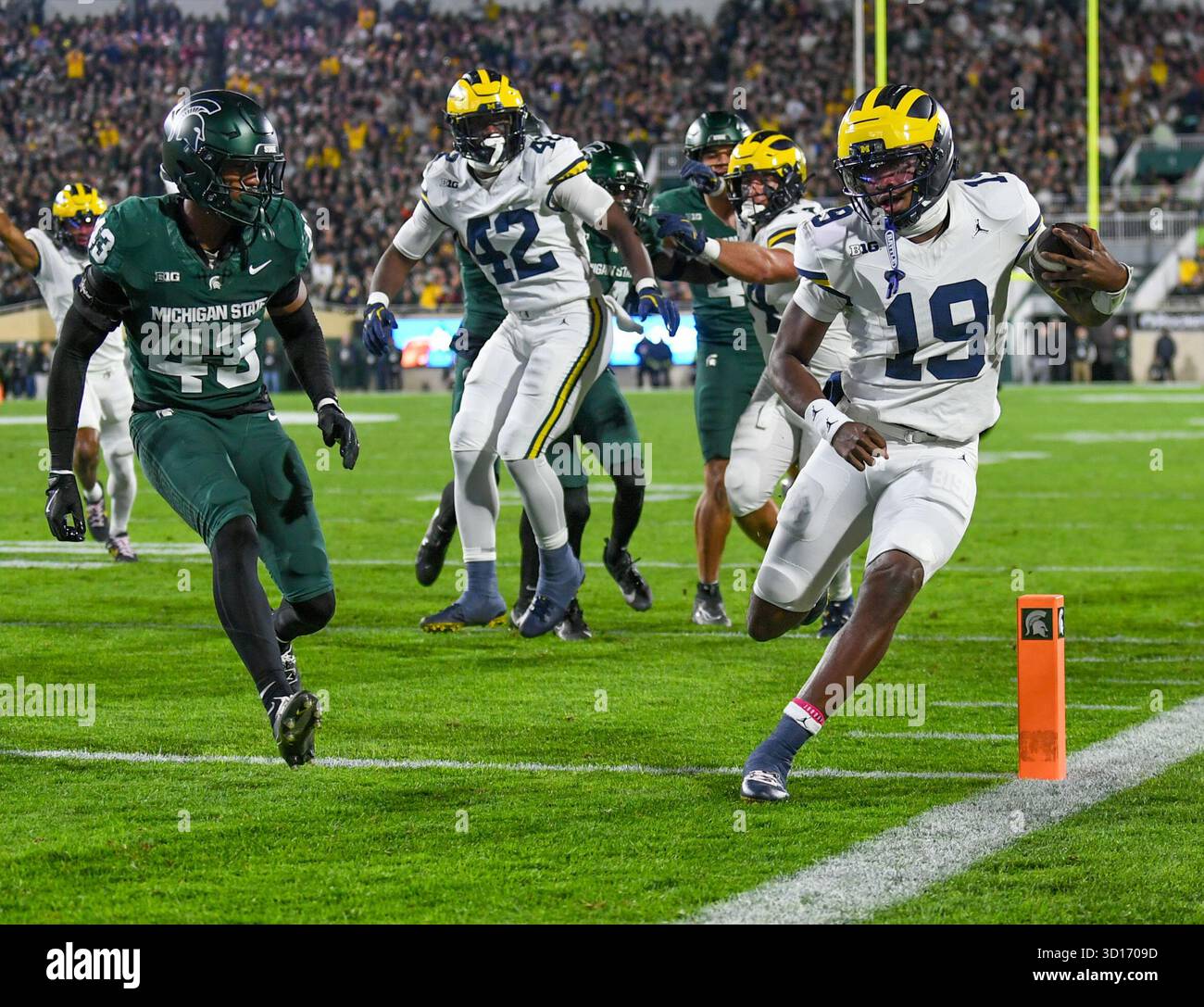 October 25, 2025: Michigan QB Bryce Underwood (19) rushes for a ...