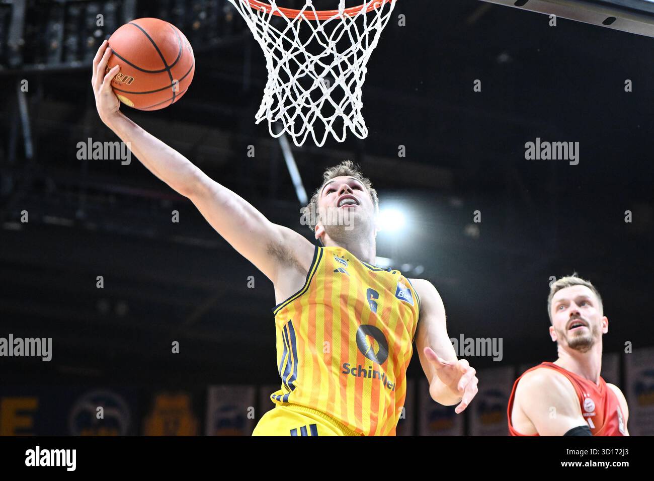 Malte Delow (ALBA Berlin, #6) GER, Alba Berlin gegen FC Bayern Muenchen ...