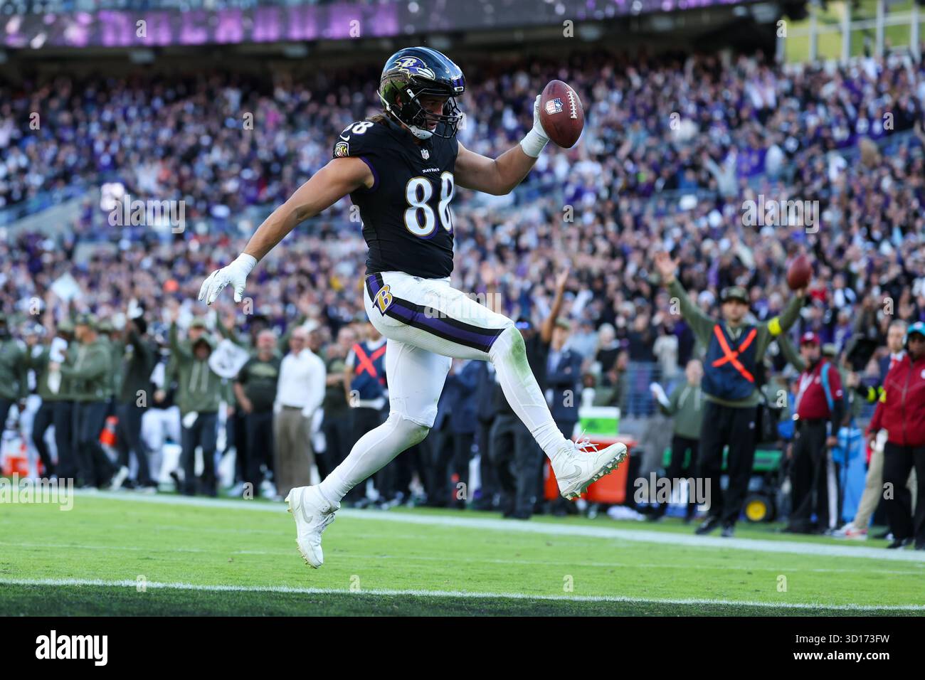 Baltimore Ravens tight end Charlie Kolar (88) runs with the ball after ...