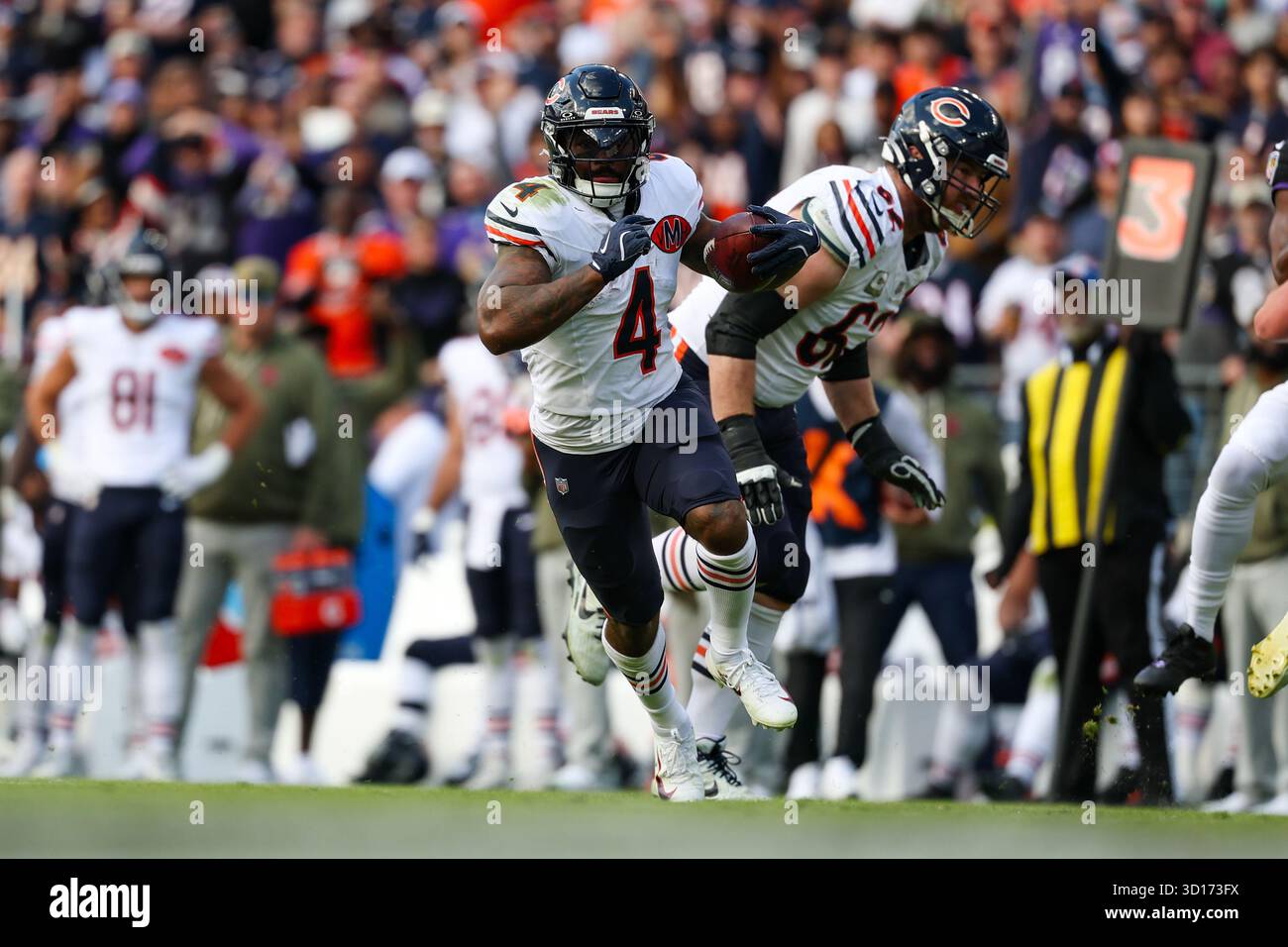 Chicago Bears running back D'Andre Swift (4) runs with the ball after ...
