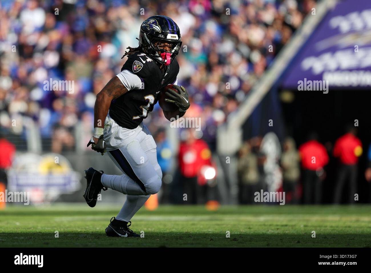 Baltimore Ravens running back Keaton Mitchell (34) runs the ball during ...