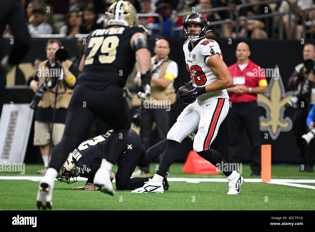 Tampa Bay Buccaneers linebacker Anthony Nelson (98) intercepts a pass ...