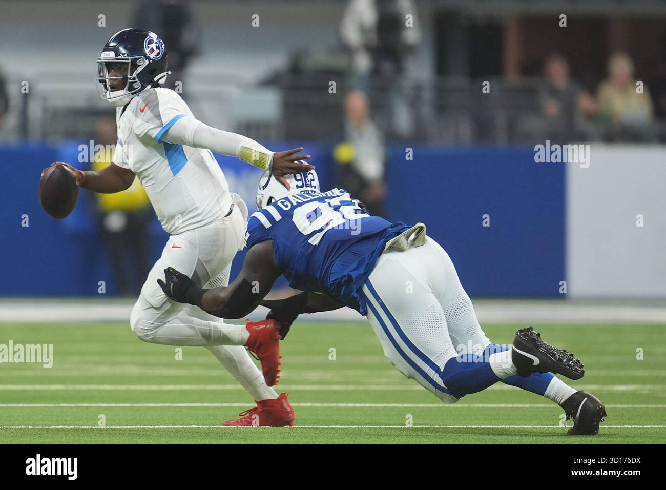 Tennessee Titans quarterback Cam Ward (1) runs from Indianapolis Colts ...
