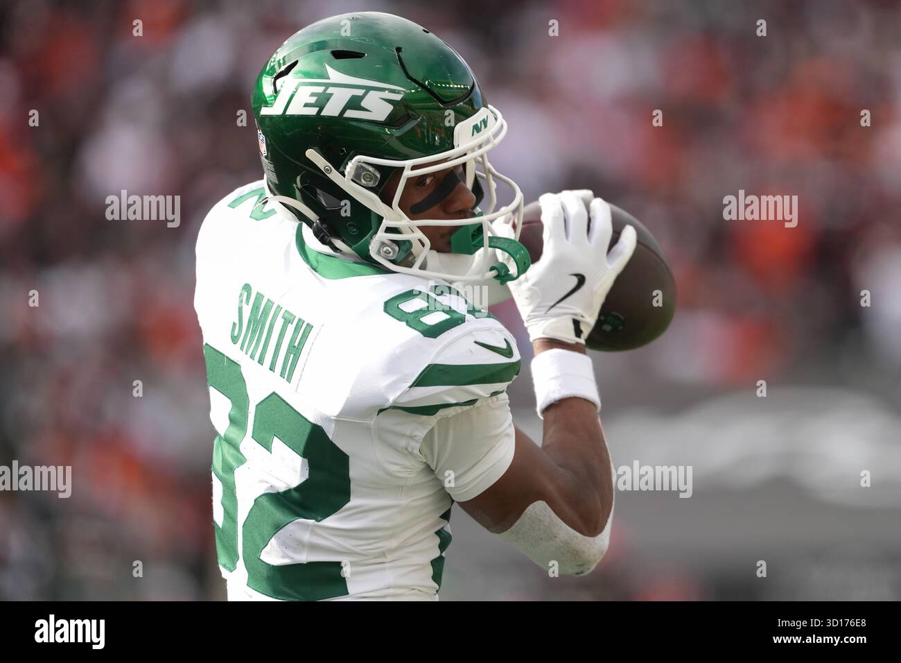 New York Jets wide receiver Arian Smith (82) catches a pass during an ...