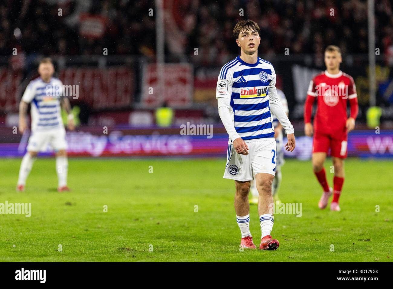 Simon Symalla (MSV Duisburg, 23) 3.Liga: MSV Duisburg - Rot-Weiss Essen ...
