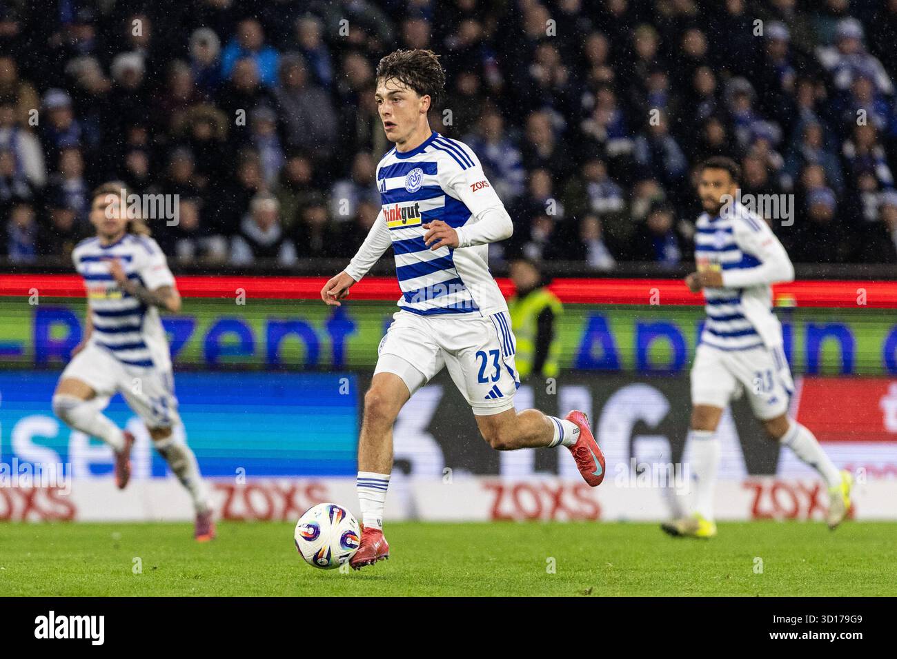 Simon Symalla (MSV Duisburg, 23) 3.Liga: MSV Duisburg - Rot-Weiss Essen ...