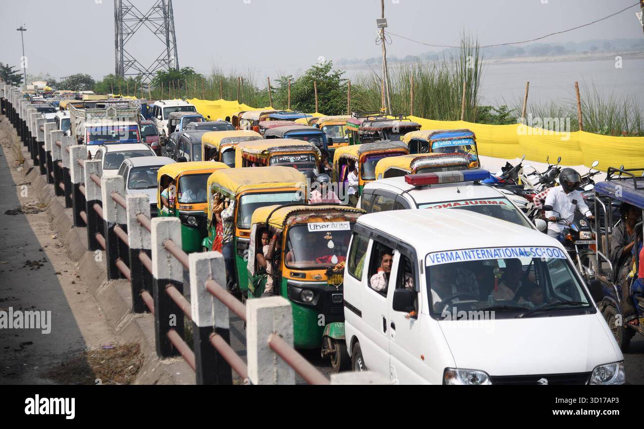 PATNA, INDIA - OCTOBER 26: A view of heavy traffic jam during Chhath ...