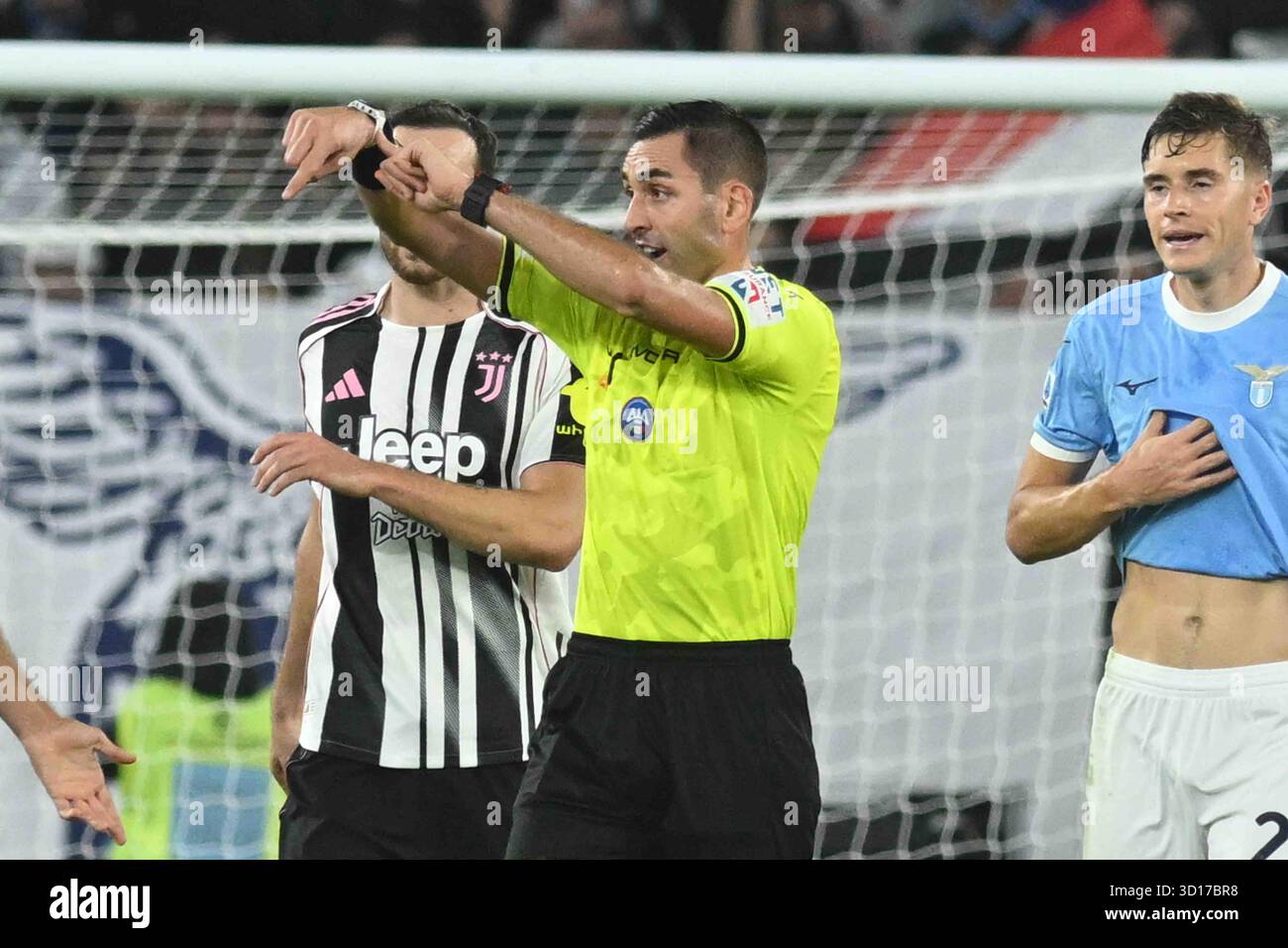 The referee of the match Andrea Colombo gestures during the Serie A ...