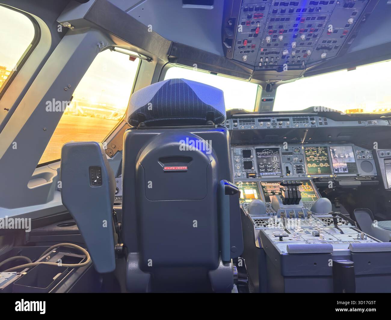 Concorde airplane interior hi-res stock photography and images - Alamy