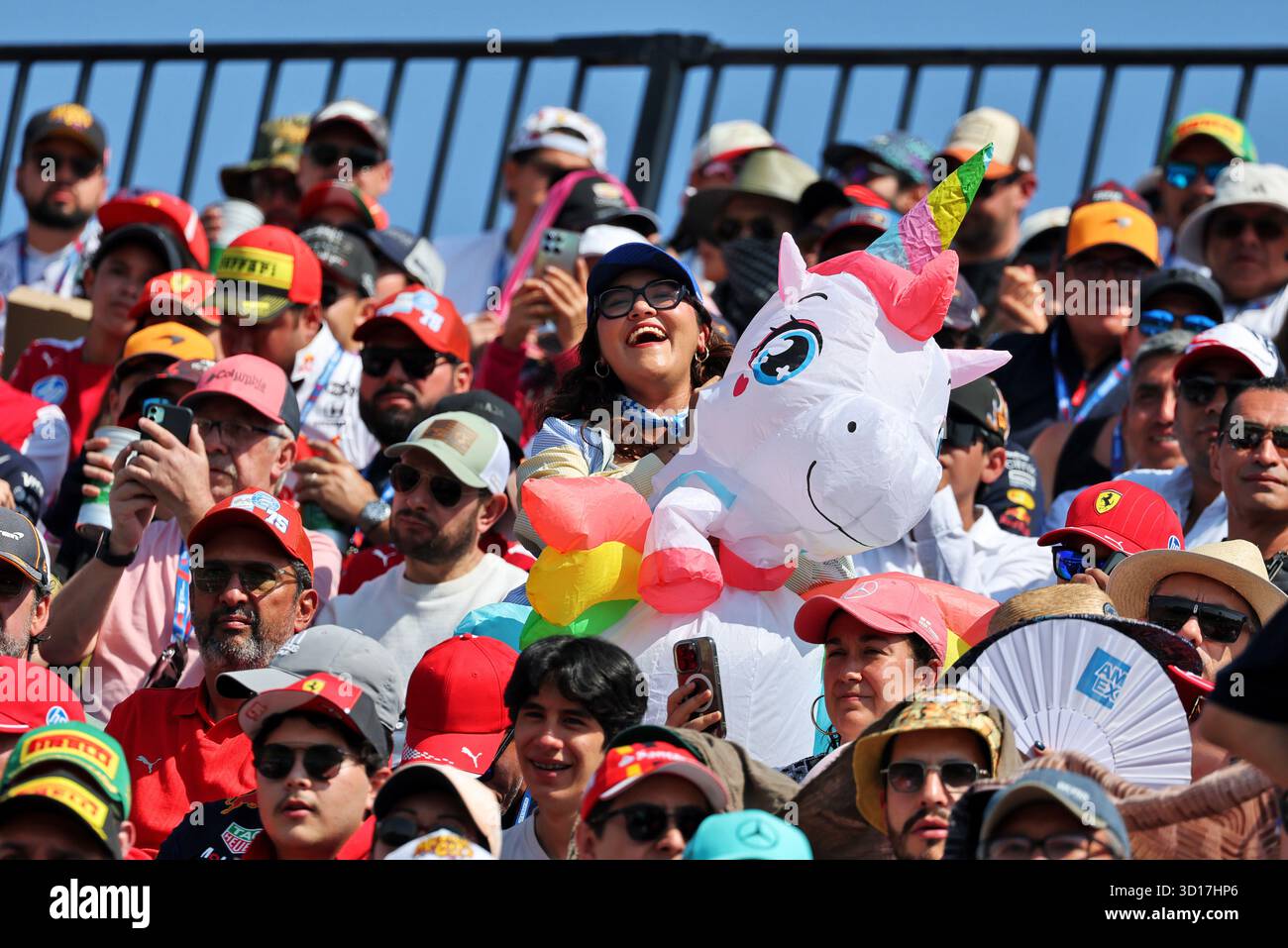 Circuit atmosphere - fans in the grandstand. 26.10.2025. Formula 1 ...