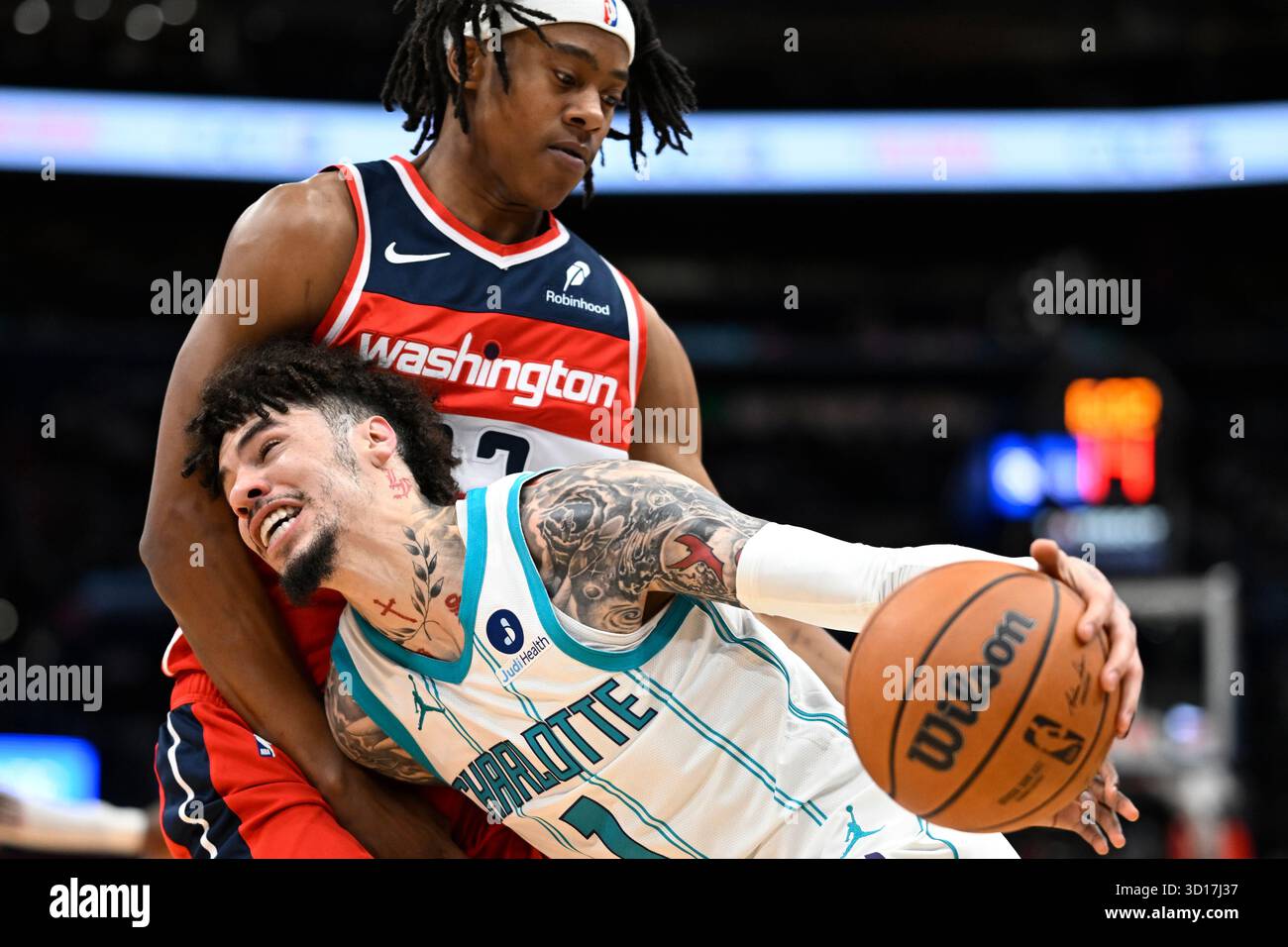 Charlotte Hornets guard LaMelo Ball (1) drives to the basket against ...
