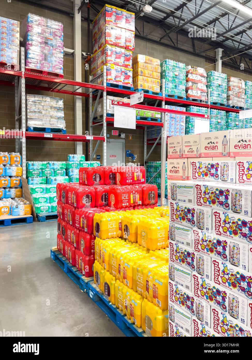 Interior sams club store hi-res stock photography and images - Alamy