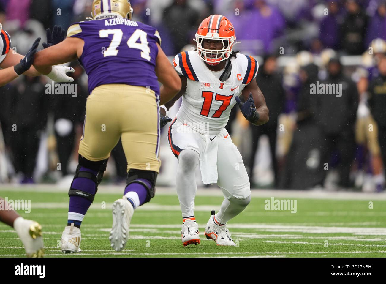 Illinois defensive end Gabe Jacas in action against Washington during ...