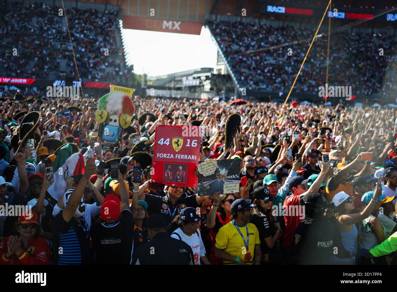 Scuderia Ferrari illustration foro sol, spectators, fans, crowd, foule ...