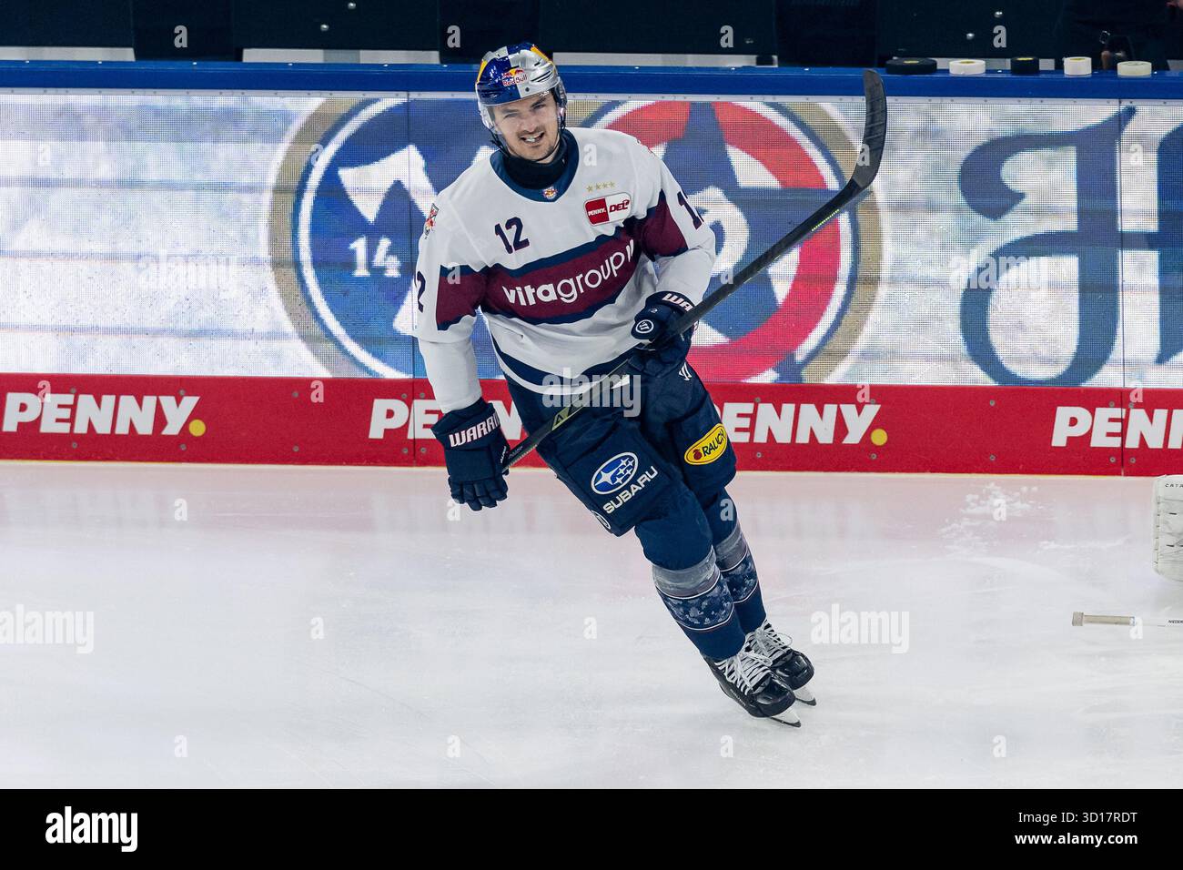 Brady Ferguson (EHC Red Bull Muenchen, #12) beim Warmup GER, EHC Red ...