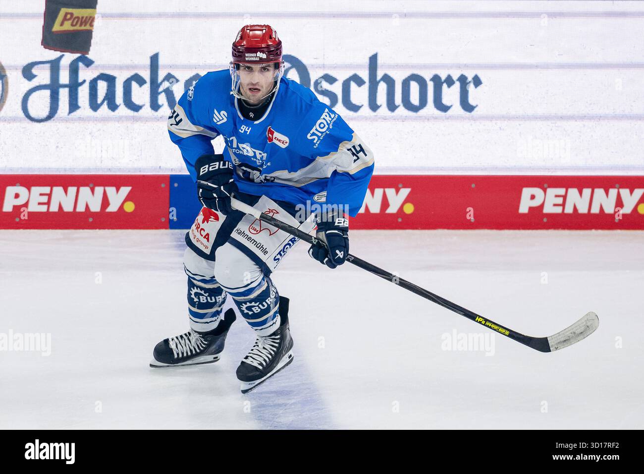 Phil Hungerecker (Schwenninger Wild Wings, #94) beim Warmup GER, EHC ...