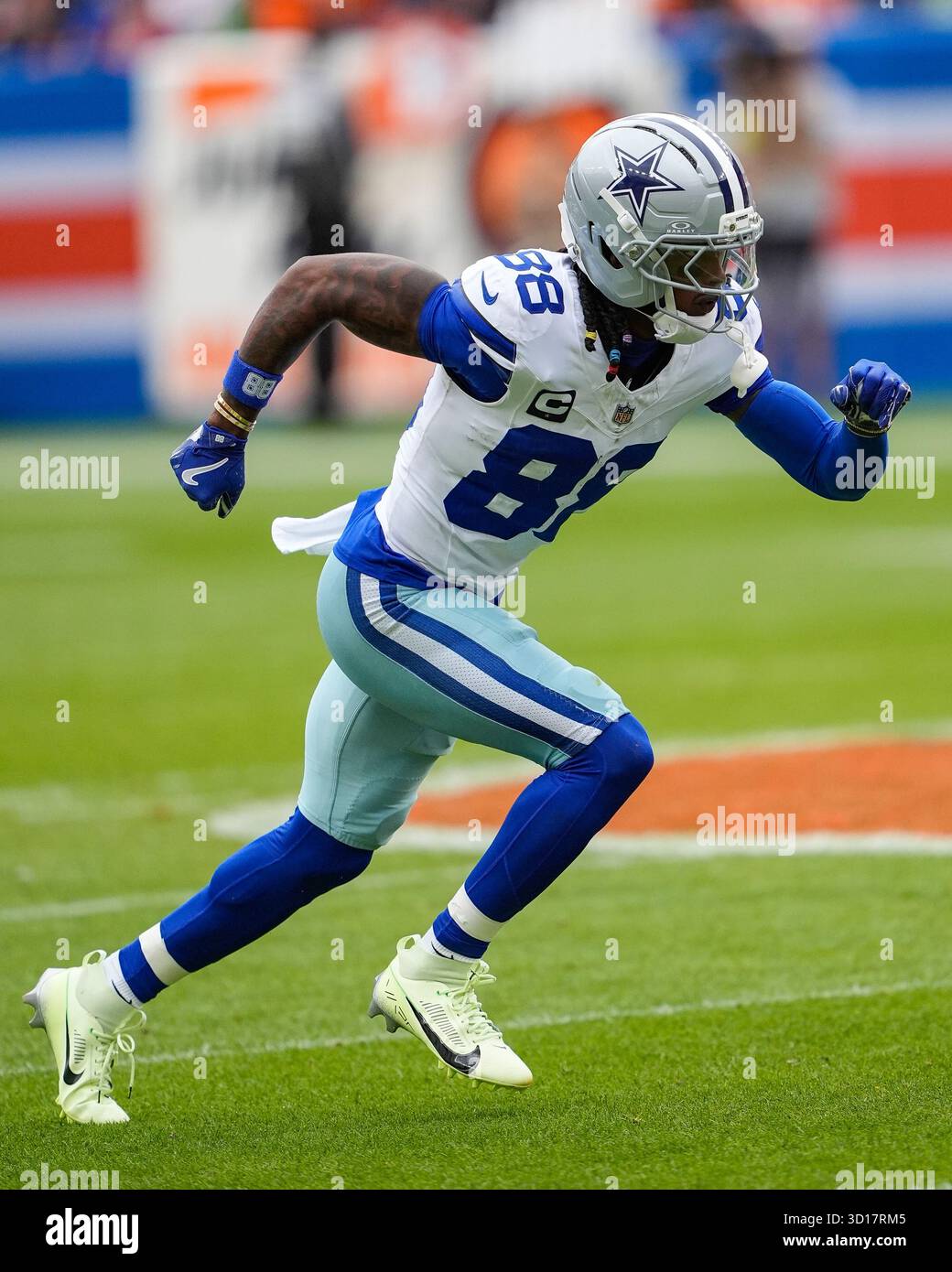 October 26, 2025: Dallas Cowboys wide receiver CeeDee Lamb (88) runs a ...