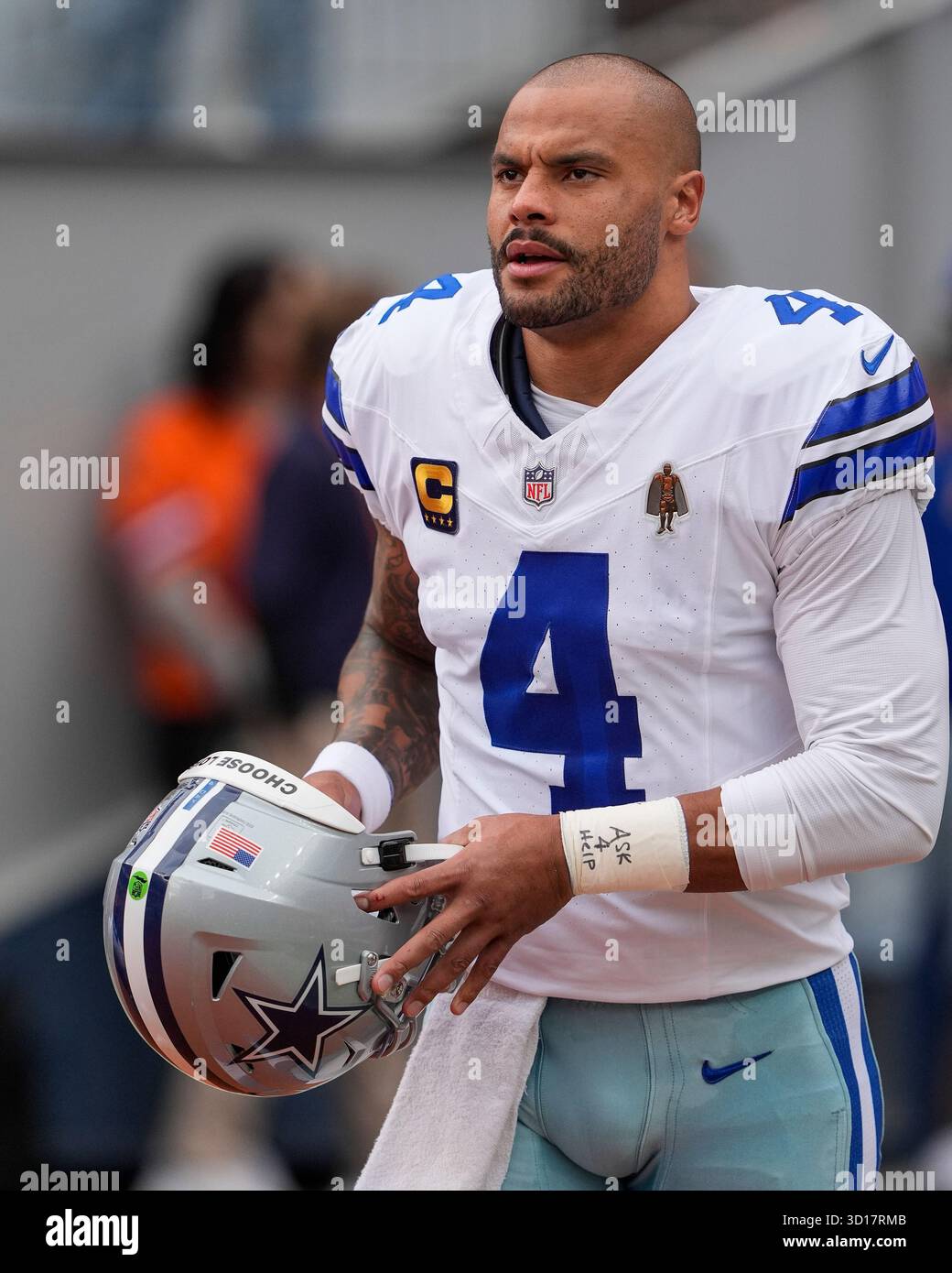 October 26, 2025: Dallas Cowboys quarterback Dak Prescott (4) heads to ...