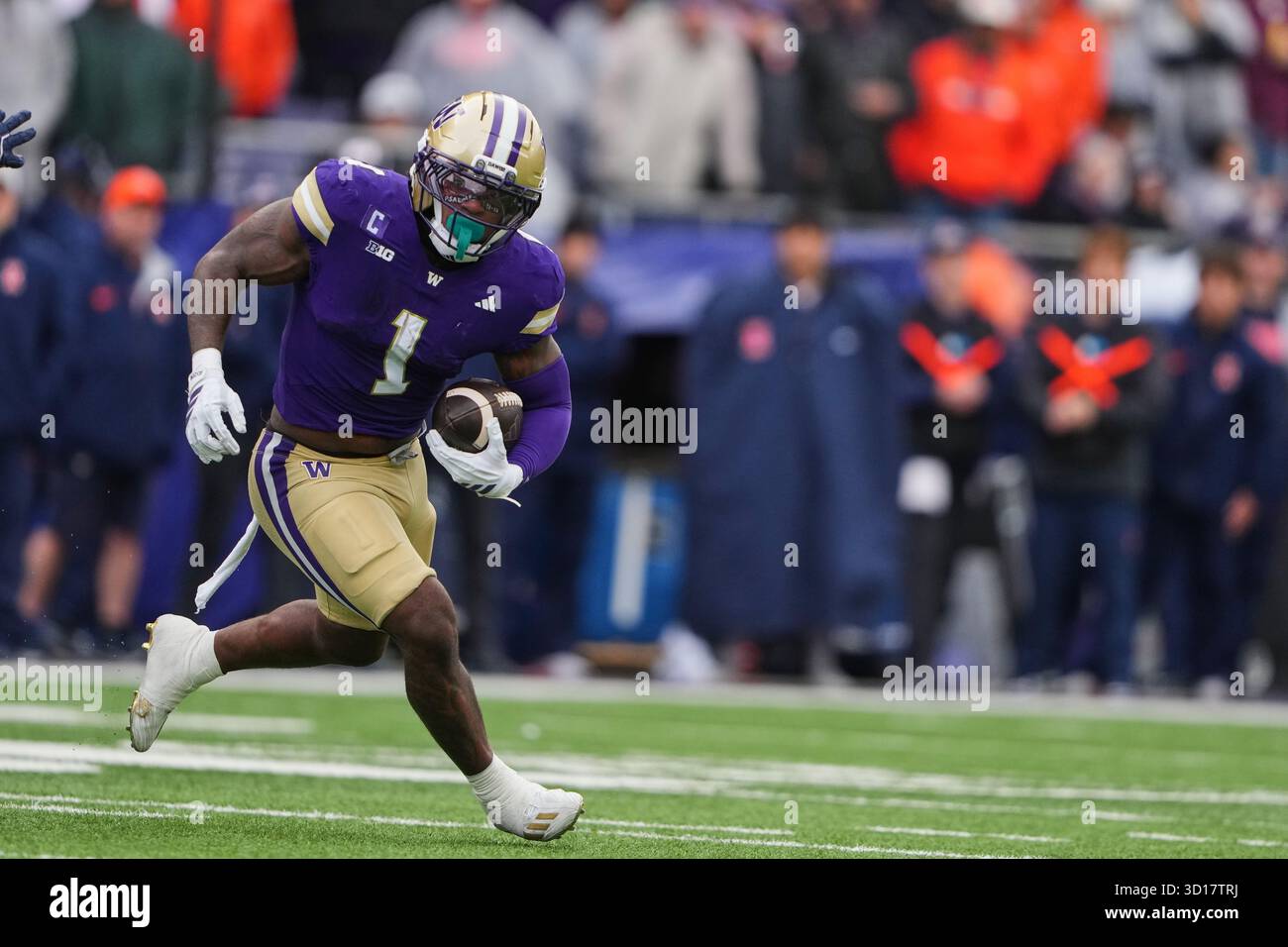 Washington running back Jonah Coleman runs the ball against Illinois ...
