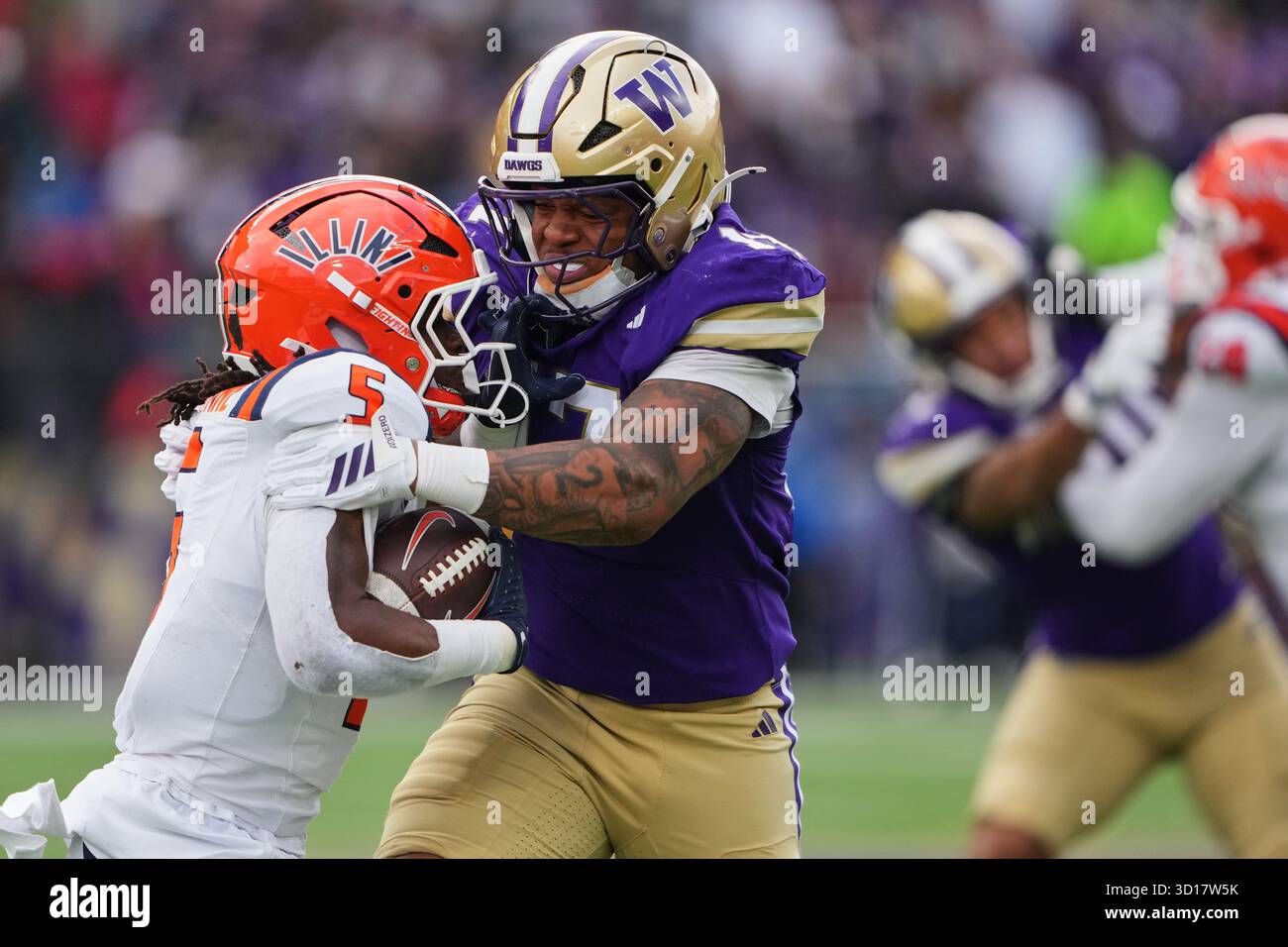 Washington linebacker Deven Bryant, facing, tackles Illinois running ...