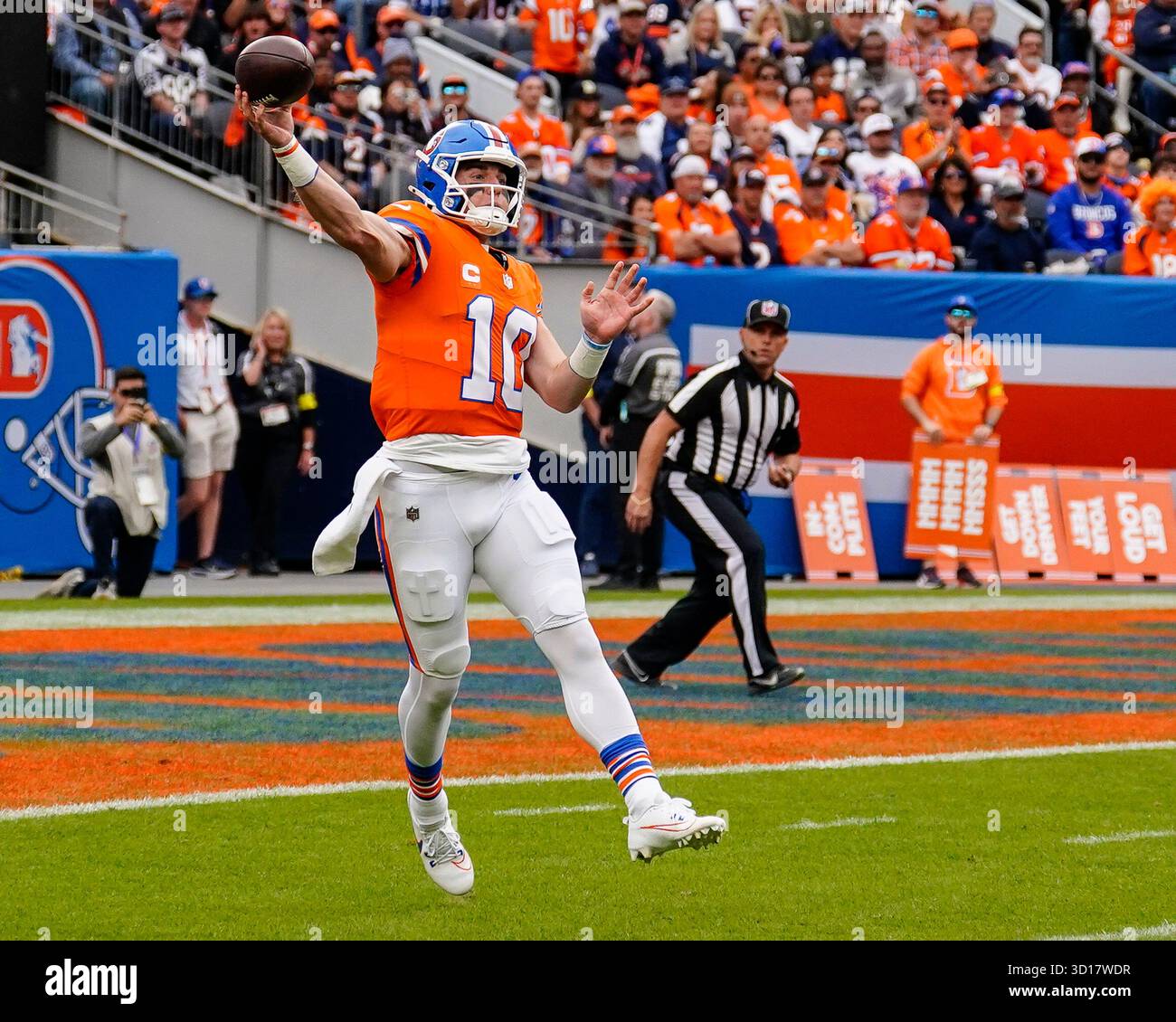 October 26, 2025: Denver Broncos quarterback Bo Nix (10) throws a pass ...