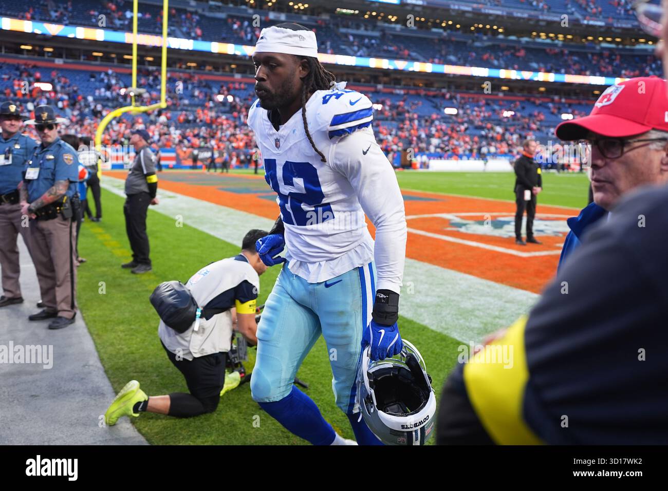Dallas Cowboys defensive end Jadeveon Clowney, center, heads to the ...