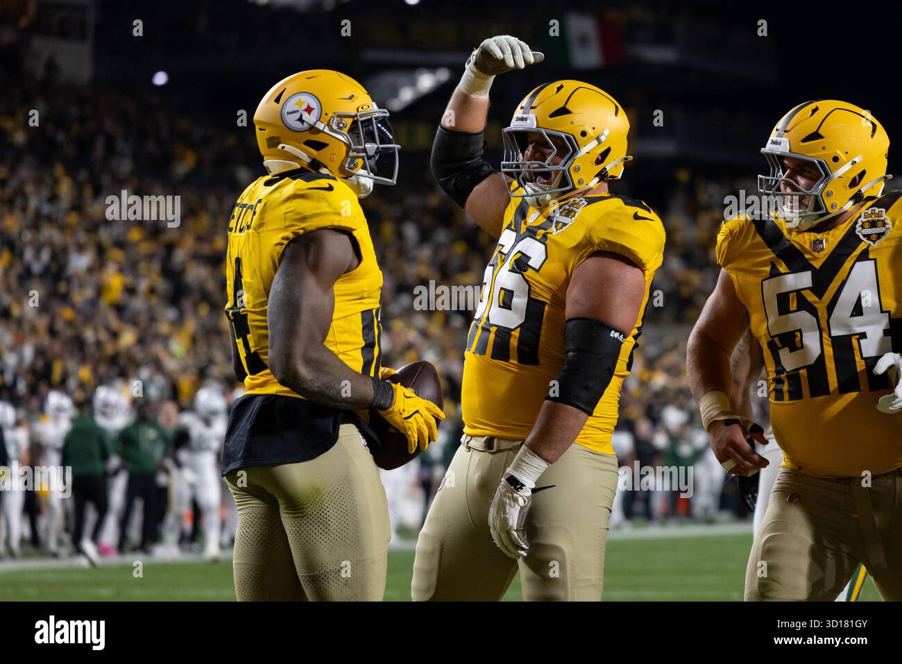 Pittsburgh Steelers wide receiver DK Metcalf (4) and guard Mason ...