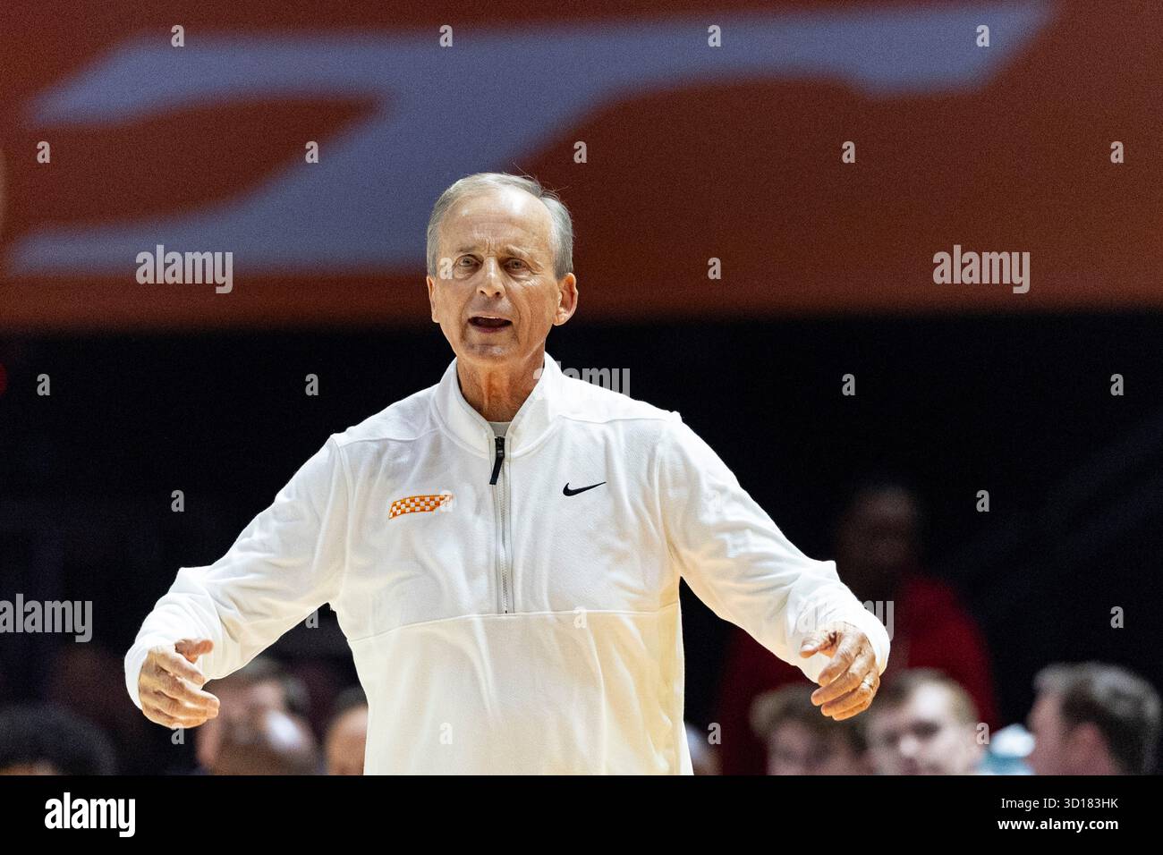 Tennessee head coach Rick Barnes reacts to play during the first half ...