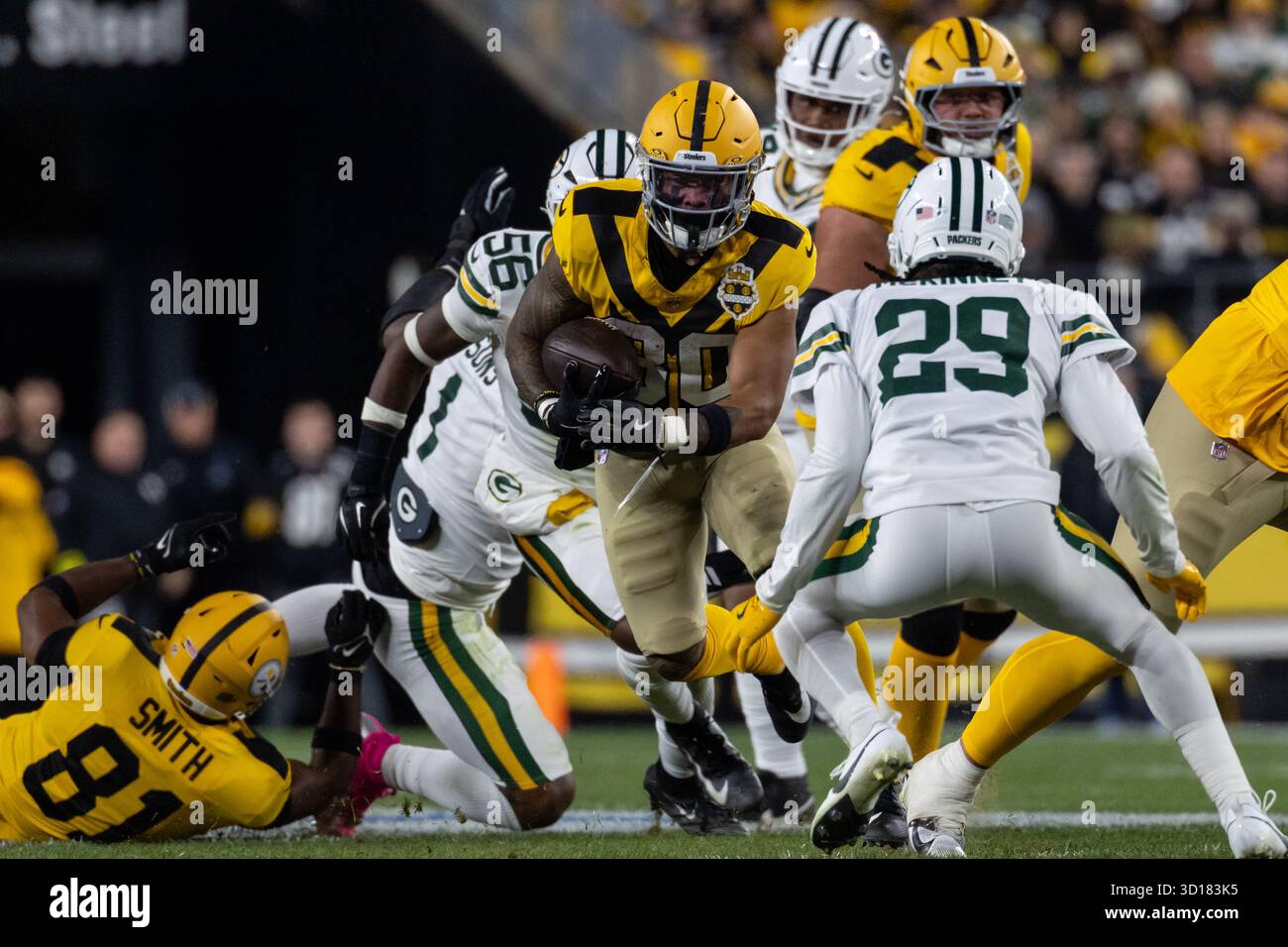 Pittsburgh Steelers running back Jaylen Warren (30) rushes during an ...