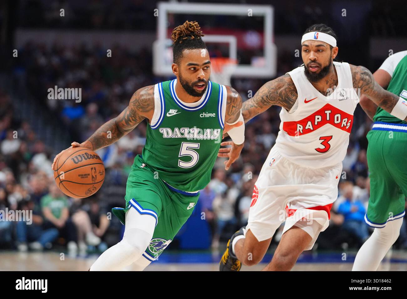Dallas Mavericks guard D'Angelo Russell (5) drives against Toronto ...