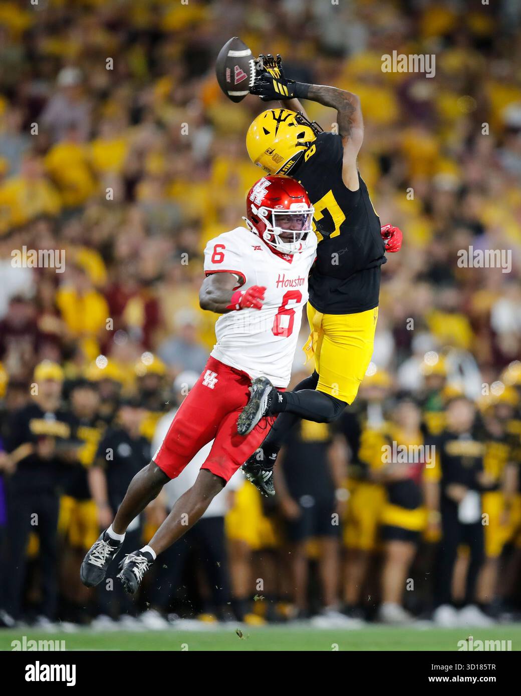 October 25, 2025: Houston Cougars defensive back Jordan Allen (6) makes ...
