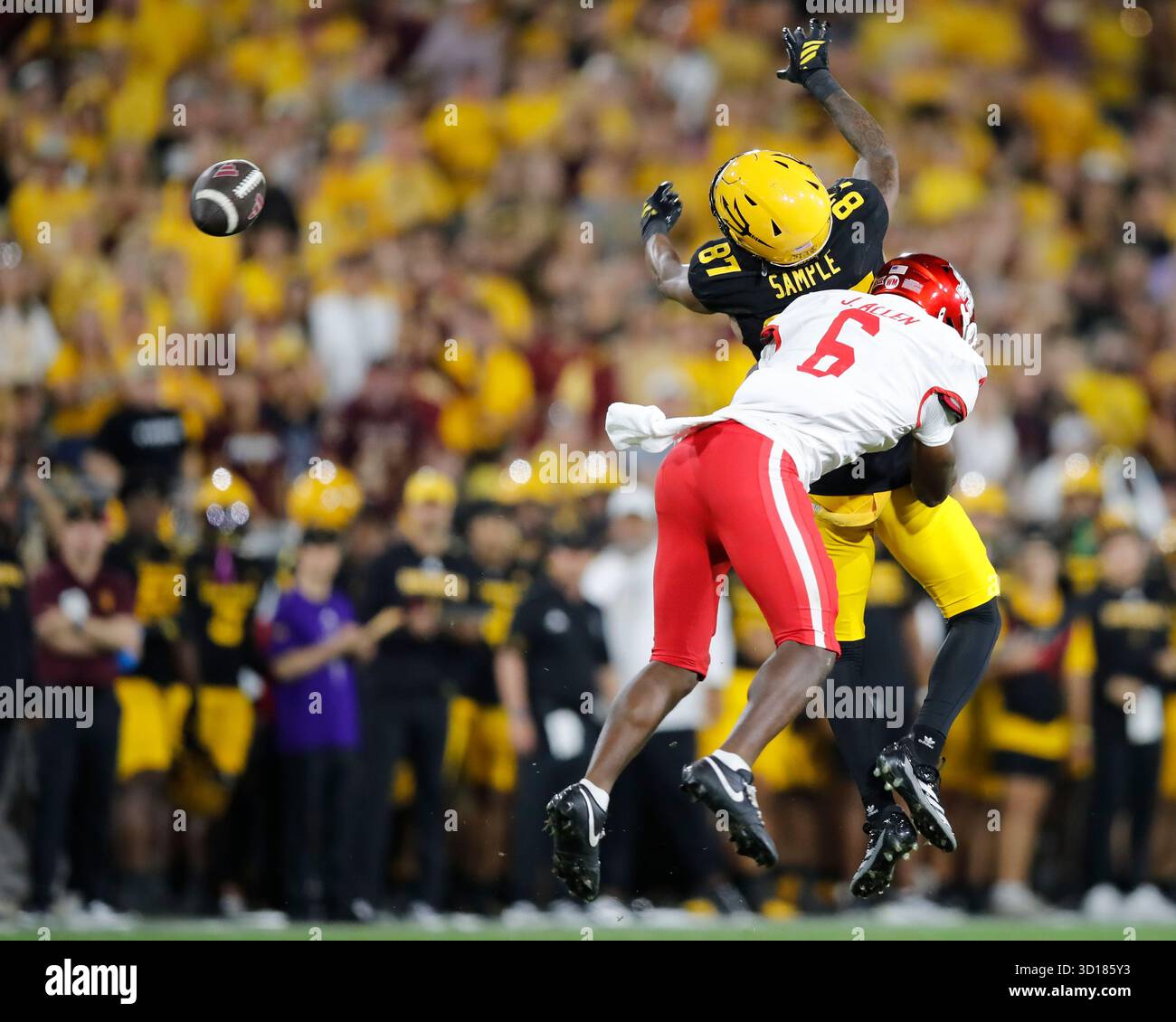 October 25, 2025: Houston Cougars defensive back Jordan Allen (6) makes ...