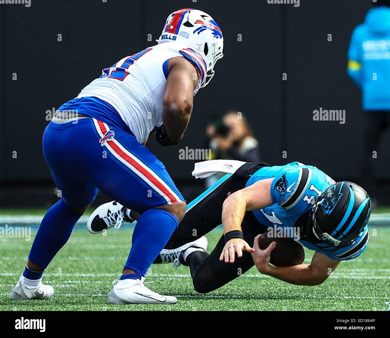 October 26, 2025: Buffalo defensive tackle Ed Oliver (91) sacks ...