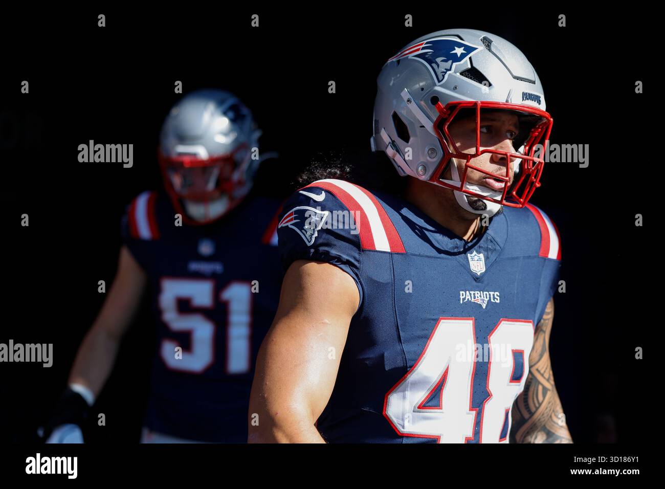 New England Patriots linebacker Jahlani Tavai (48) prepares to take the ...