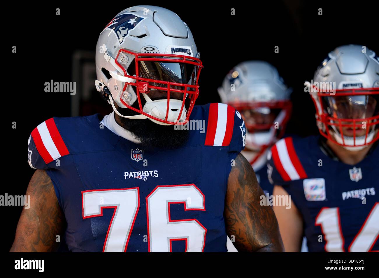 New England Patriots offensive tackle Morgan Moses (76)prepares to take ...