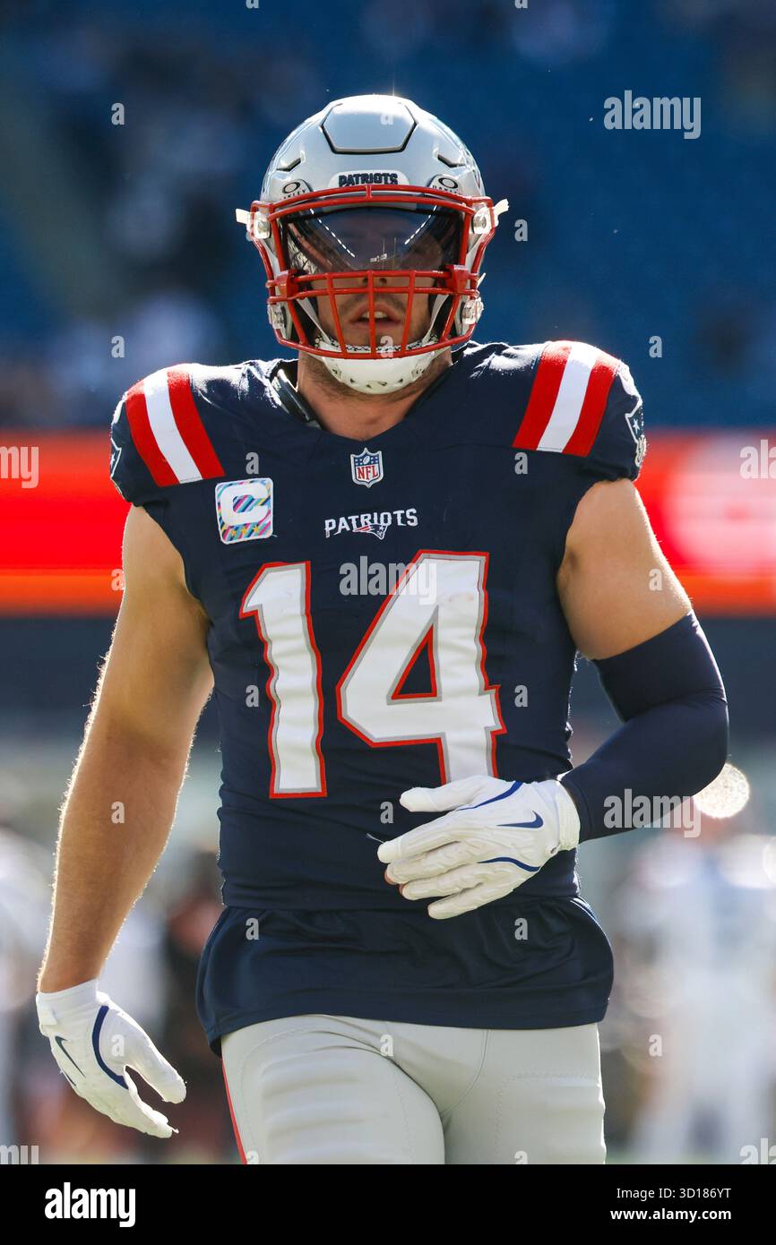 New England Patriots linebacker Robert Spillane (14) warms up prior to ...