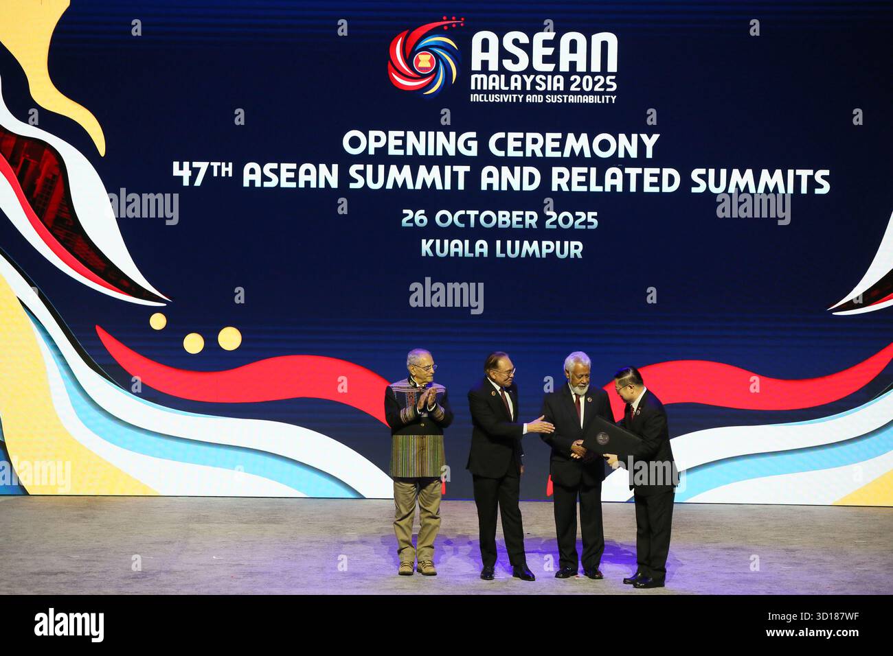 Kuala Lumpur, Malaysia. 26th Oct, 2025. (right) ASEAN Secretary-General ...