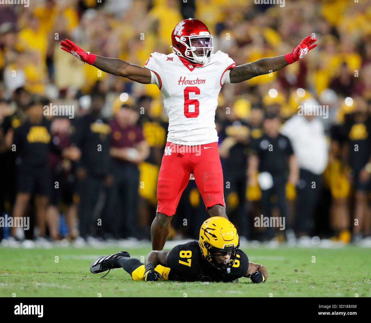 October 25, 2025: Houston Cougars defensive back Jordan Allen (6 ...