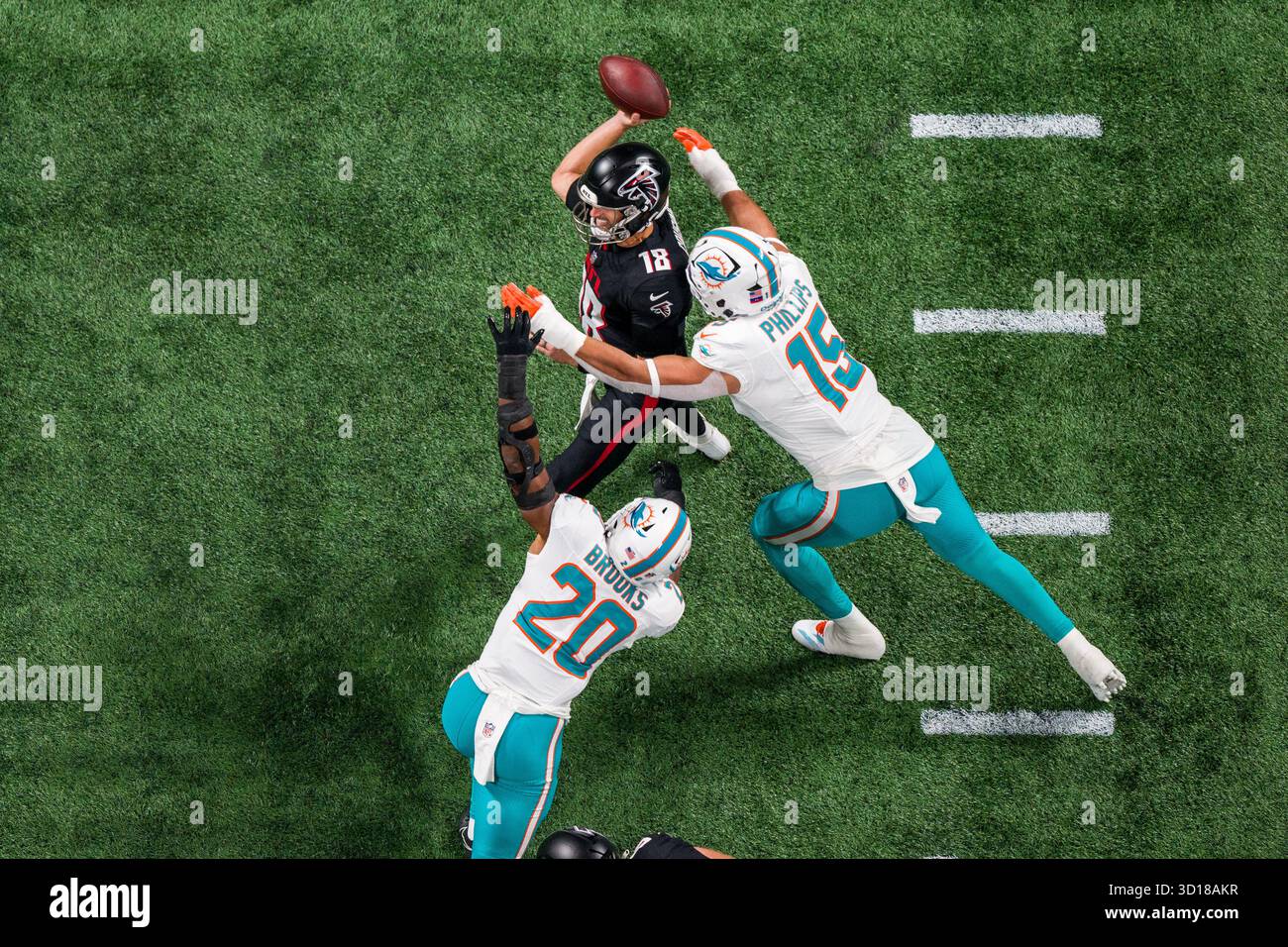 Atlanta Falcons quarterback Kirk Cousins (18) throws under pressure ...