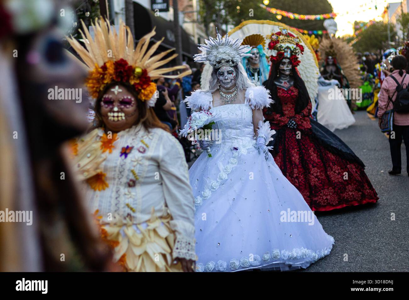 Los Angeles, USA. 26th October, 2025. Catrinas, women dressed as ...