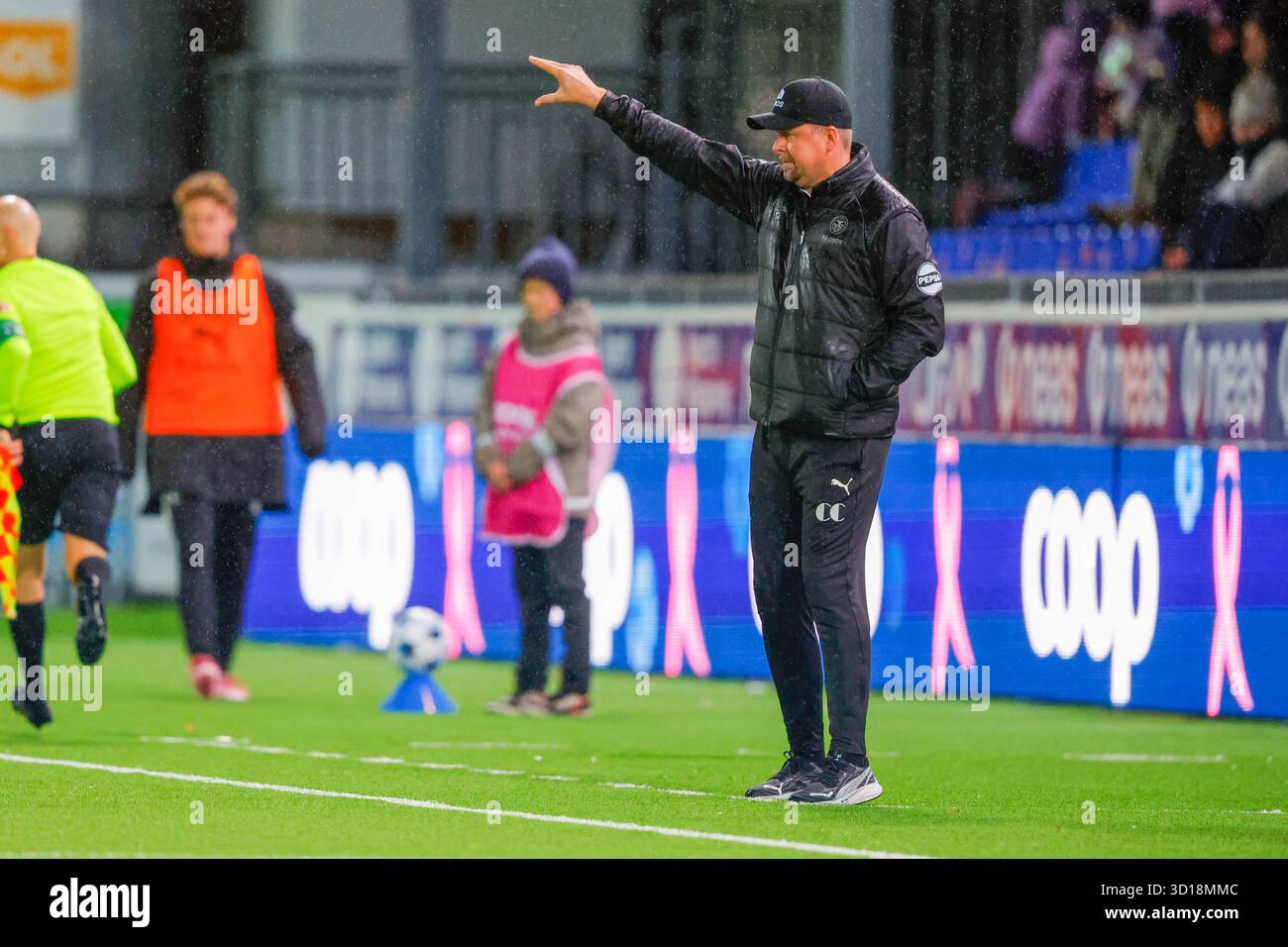 Kristiansund 20251026. HamKam's coach Thomas Myhre during the elite ...