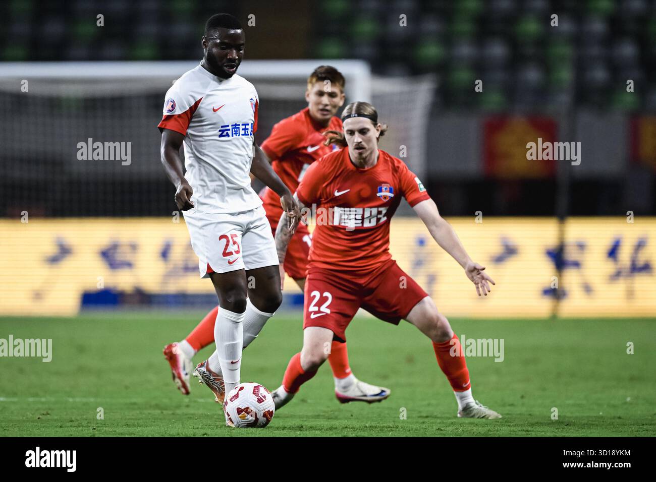 Yunnan Yukun Football Club defeated Meizhou Hakka Football Club with 4 ...