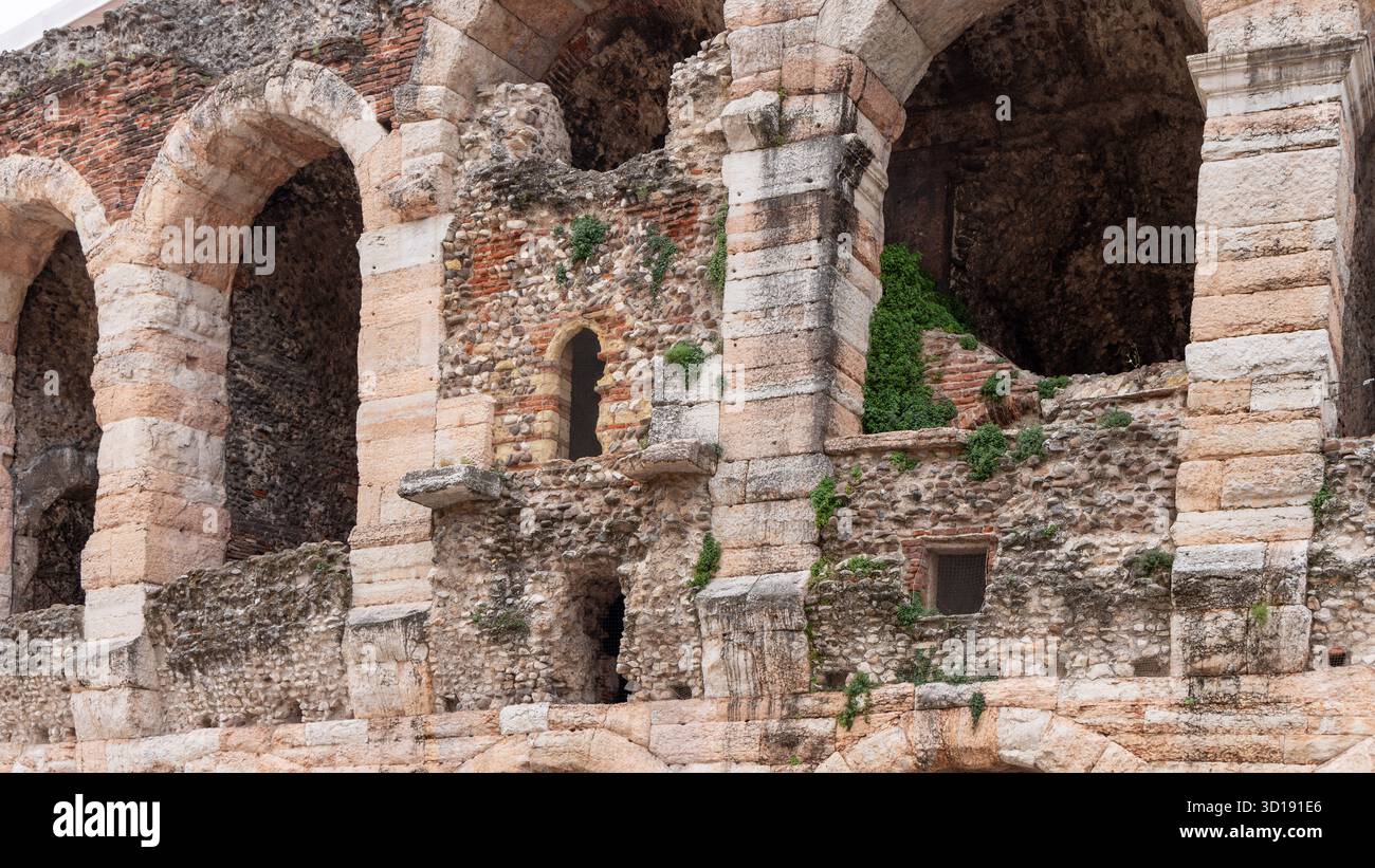 Close look at Verona Arena wall displays opus mixtum masonry with stone ...