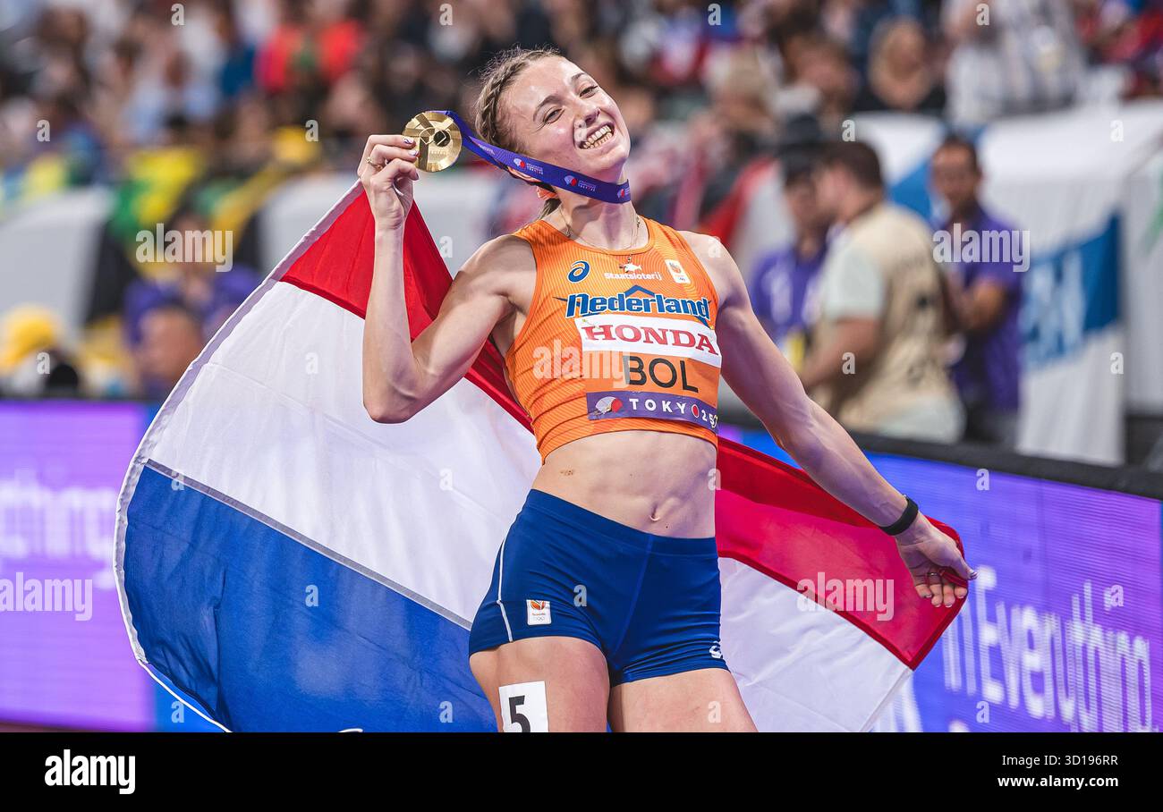 Femke Bol celebrating her medal with her country's flag at the 2025 ...